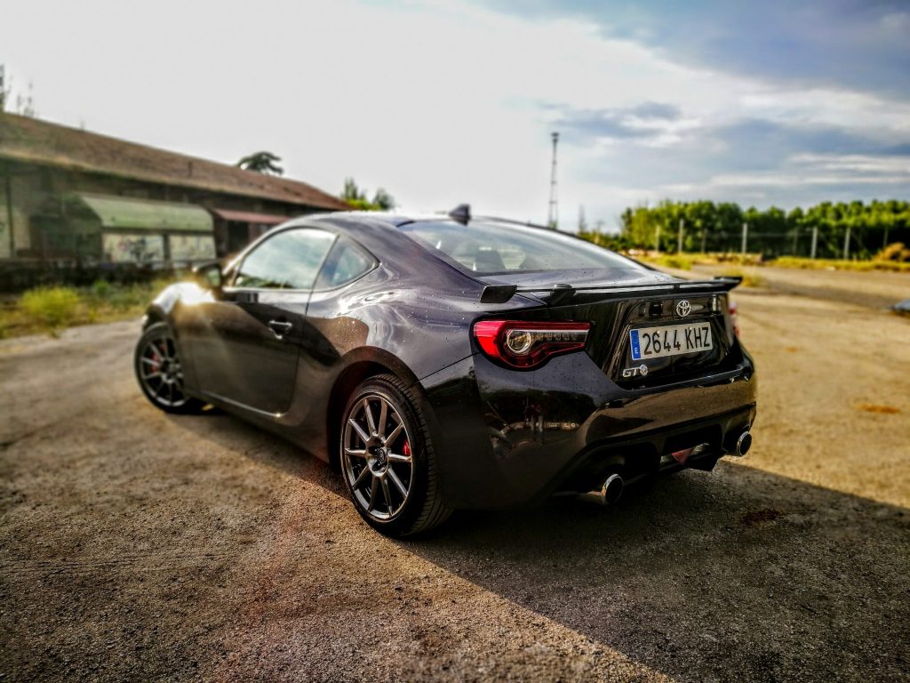 Probamos el Toyota GT 86 2018 - ¡Con Brembo de serie! - CAR and GAS