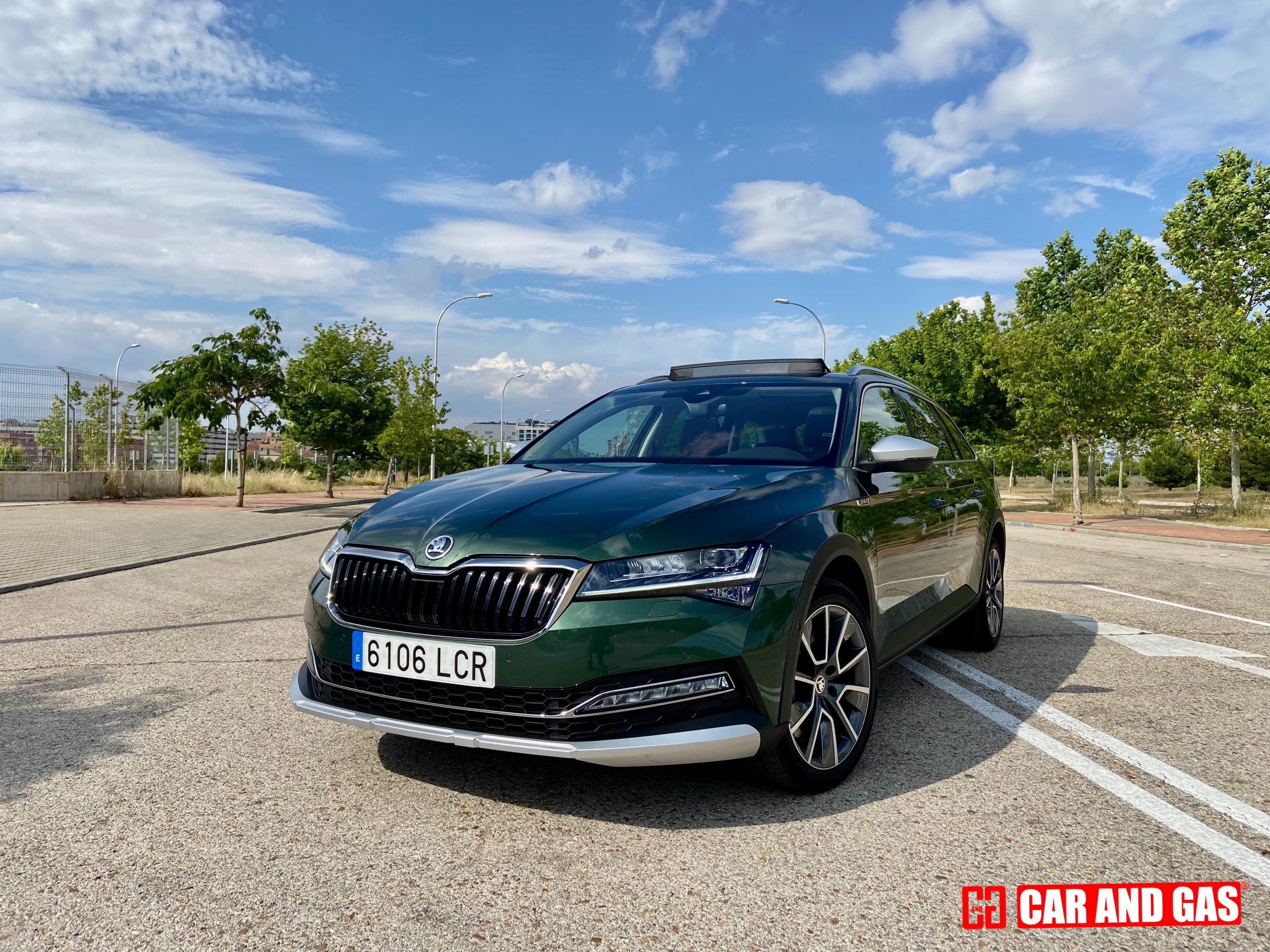 Škoda Superb Scout 2.0 TSI 4x4 272cv: Lujo entre colinas - CAR and GAS
