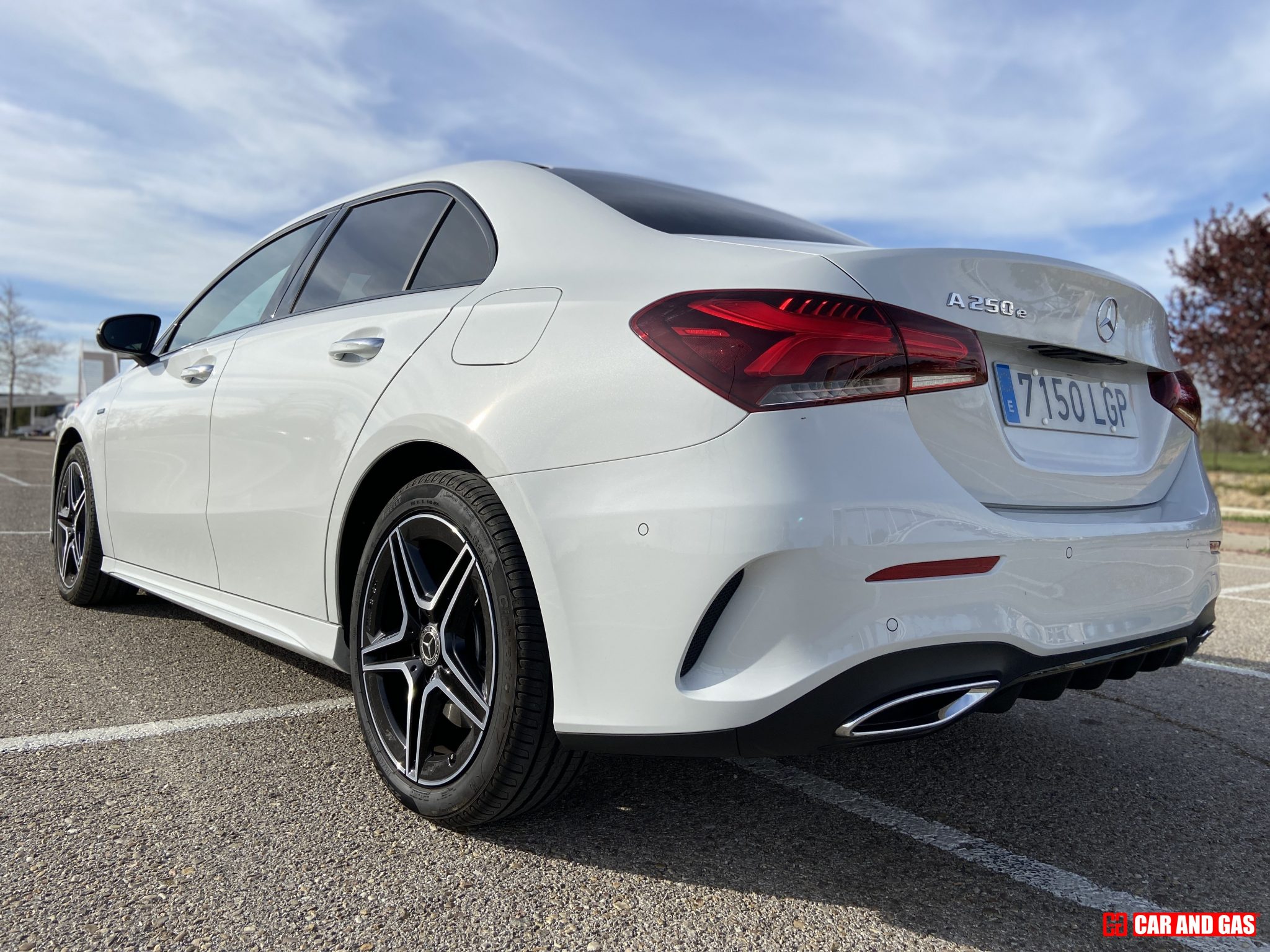 Mercedes A250e sedán - Hasta 75Km en modo 100% eléctrico - CAR and GAS